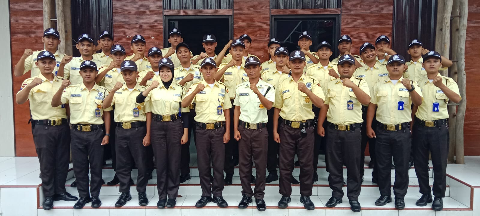 Perjalanan Seragam Satpam hingga yang terbaru sampai dengan saat ini ... Perjalanan Seragam Satpam hingga yang terbaru sampai dengan saat ini ...